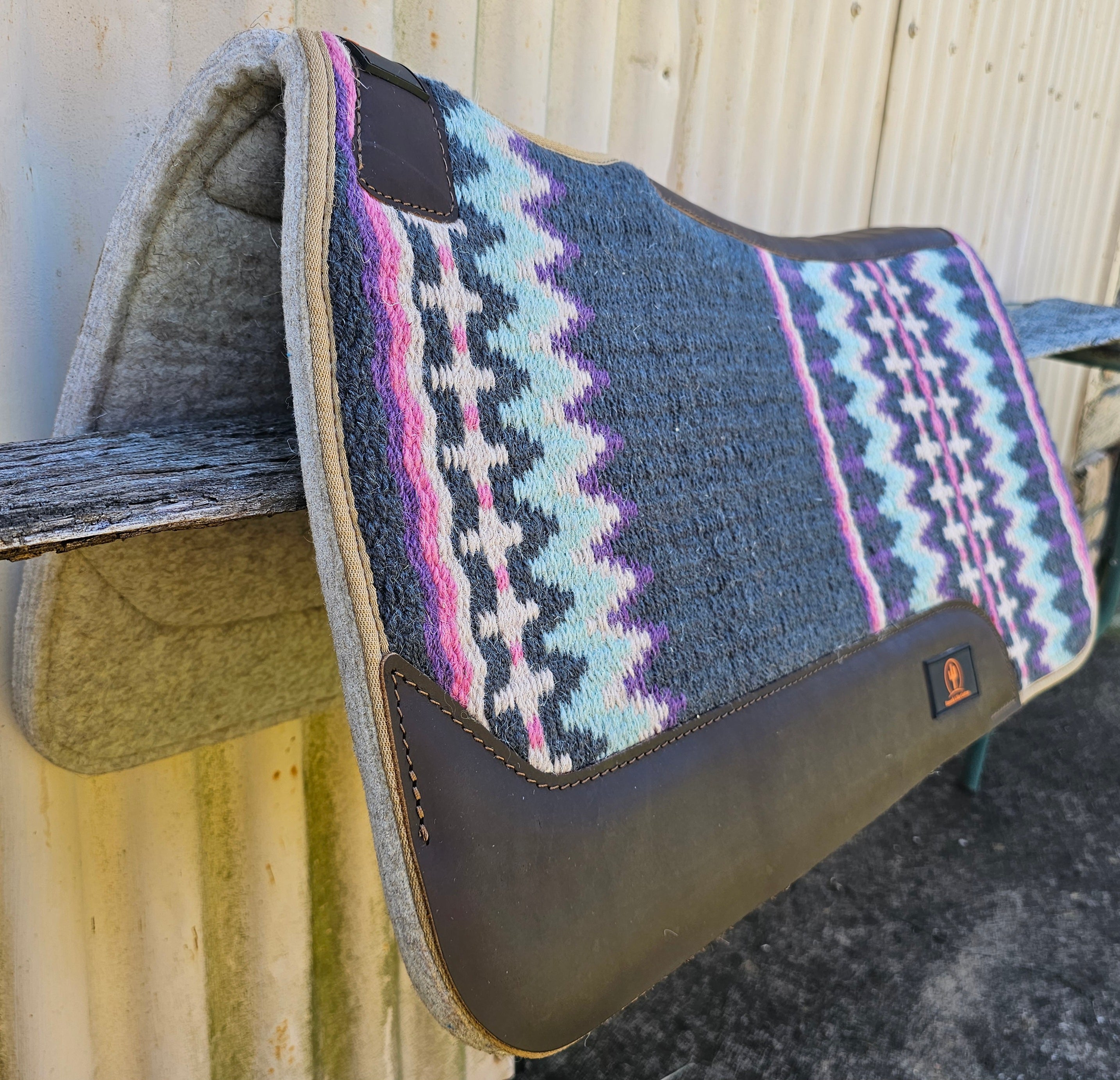 "JACKSON" Contoured Pad - Pink - Smooth Like Cactus — Toprail Equine