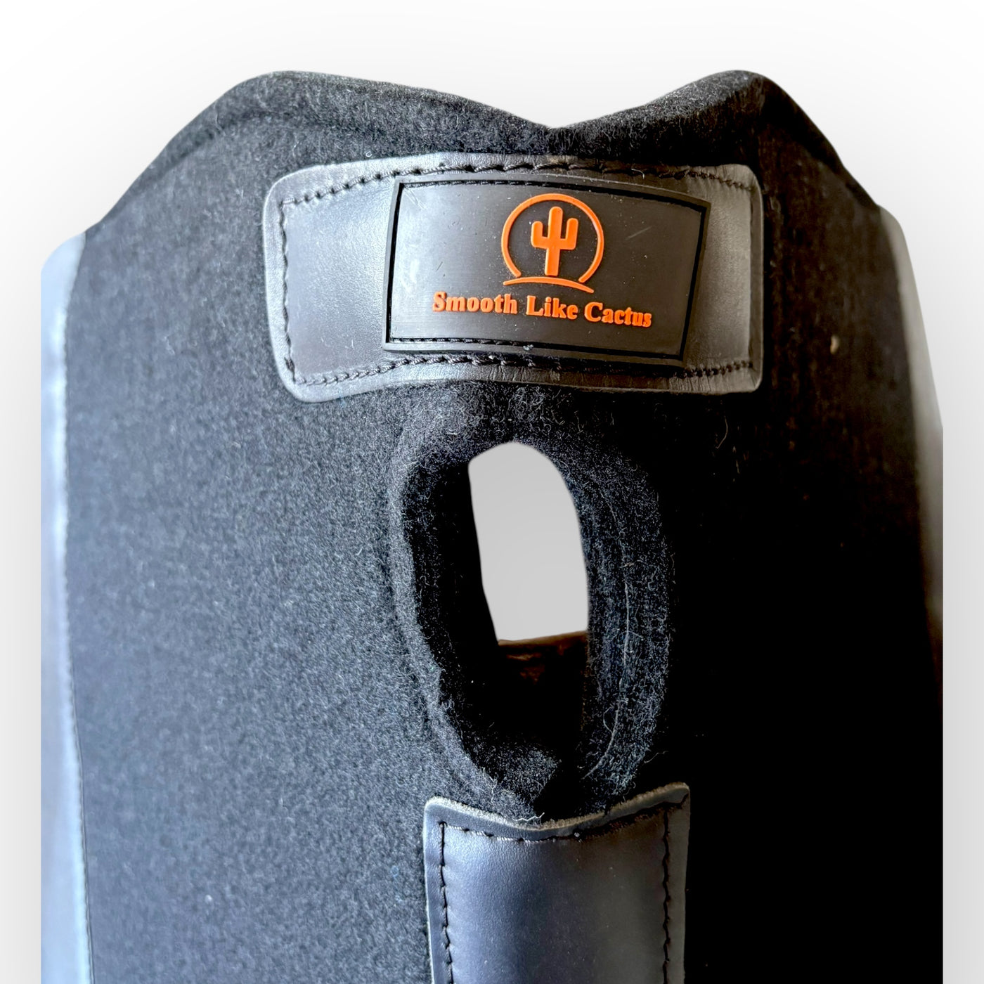 "KODA" Contoured Work Pad - Smooth Like Cactus - Black — Toprail Equine